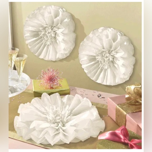 Amscan | Party Supplies | White Flower Fluffy Decorations 3 Party ...
